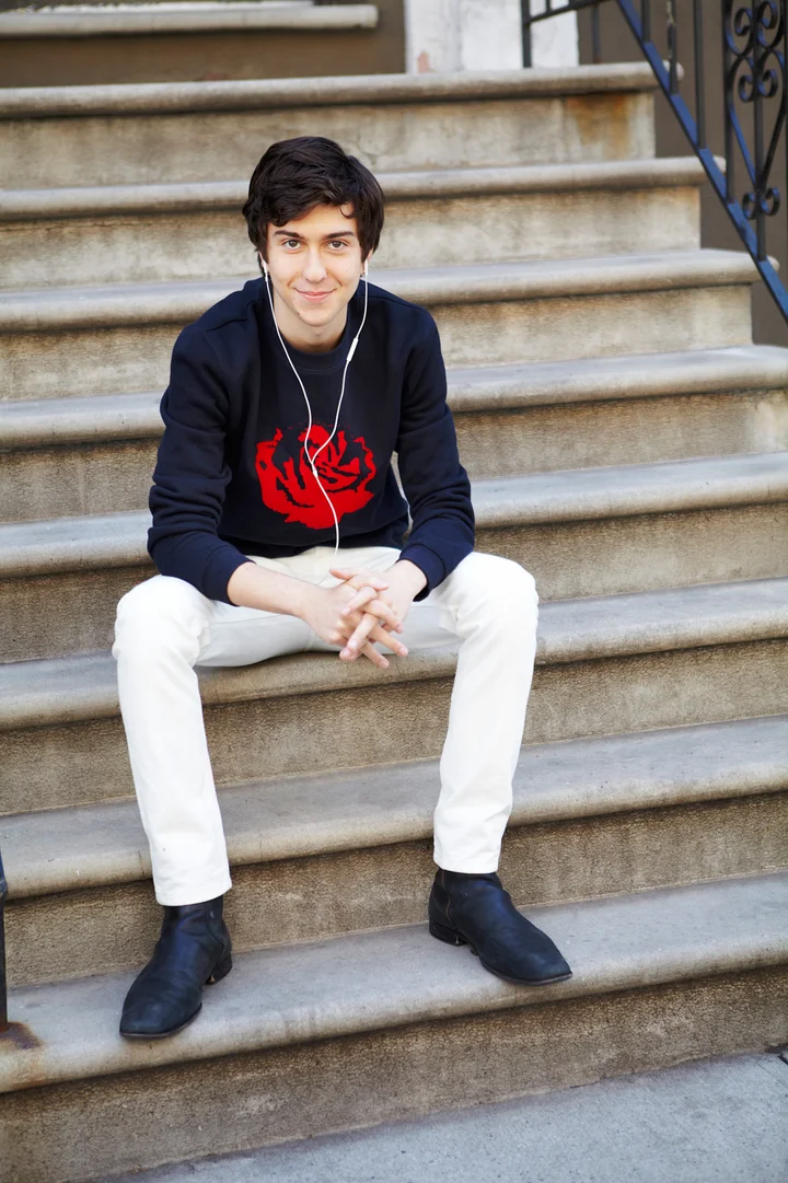 Nat Wolff Und Logan Lerman Movie Review | Stuck In Love