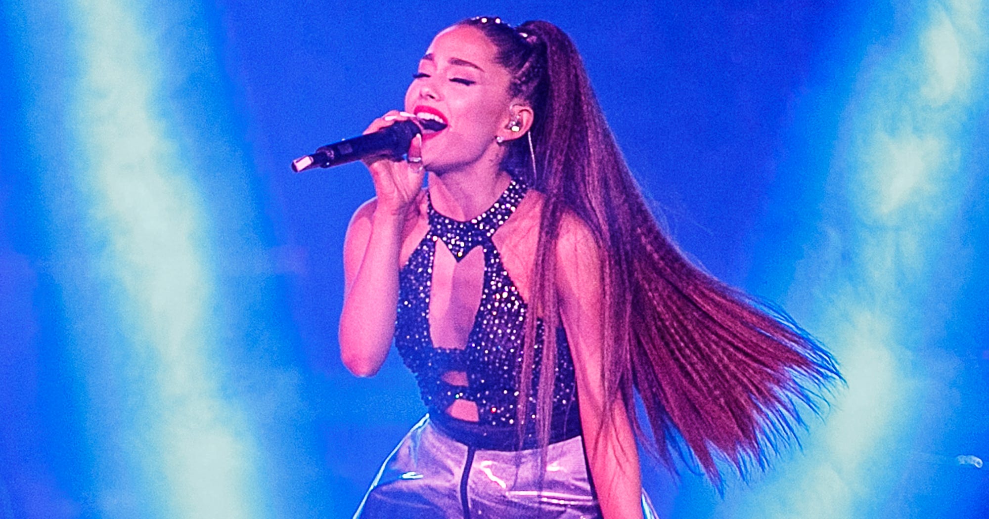 Ariana Grande 2018 VMAs Performance 50 Female Dancers