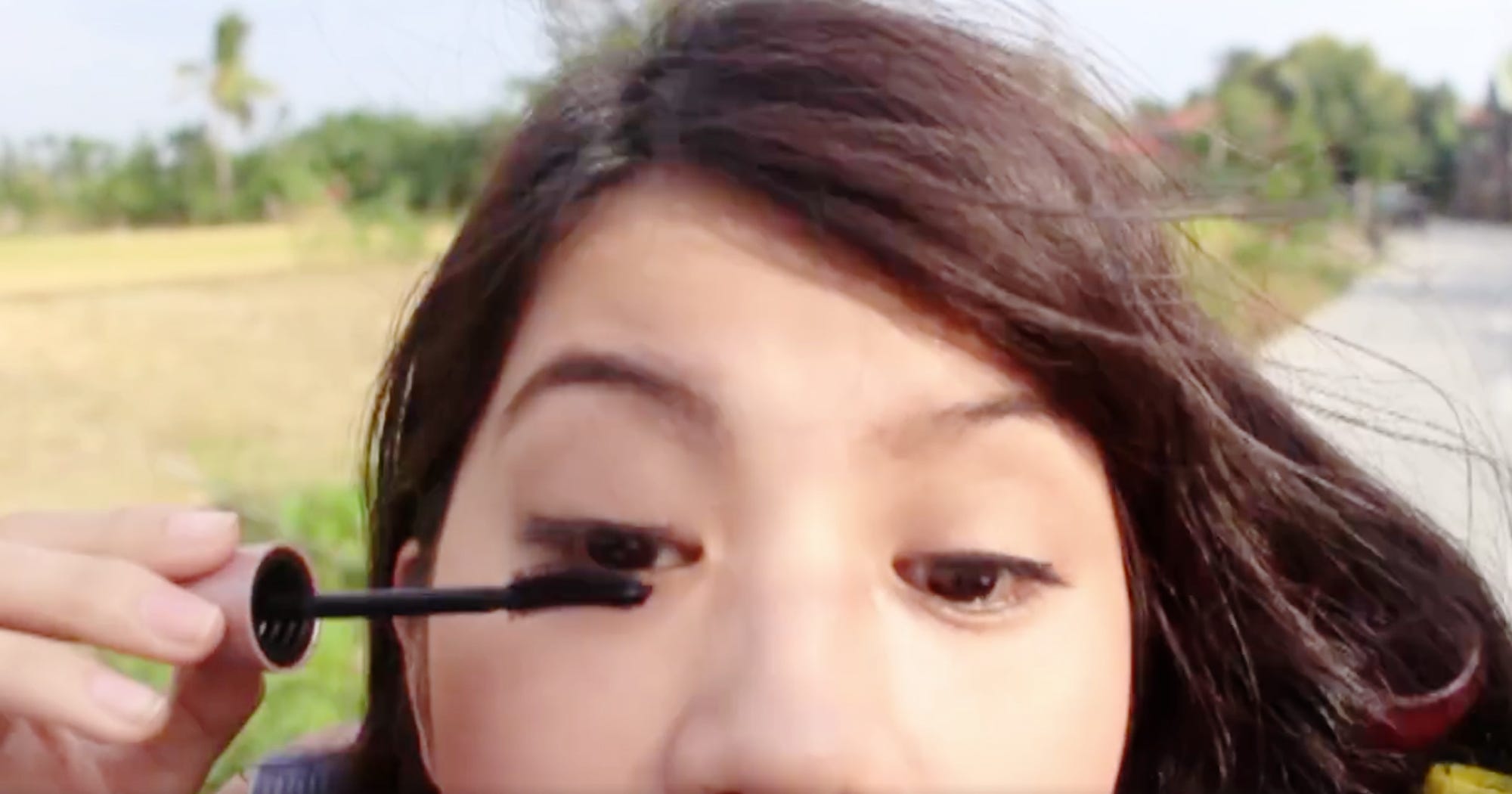 Girl Applies Makeup On Motorcycle Viral Video