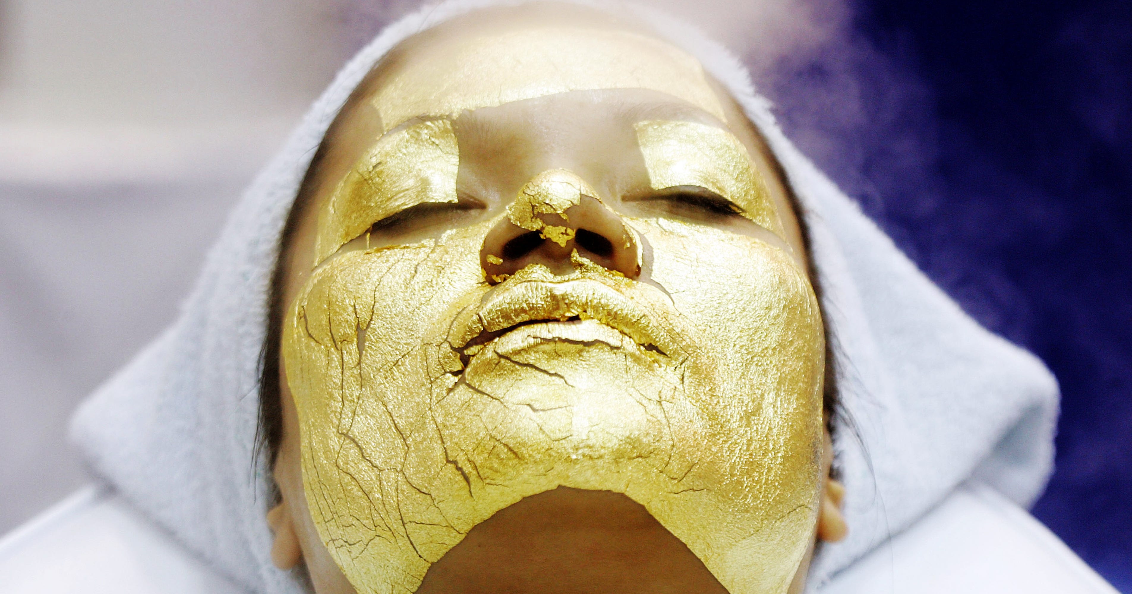 Cheap Gold Face Mask DIY Blogger Tutorial Farah Dhukai