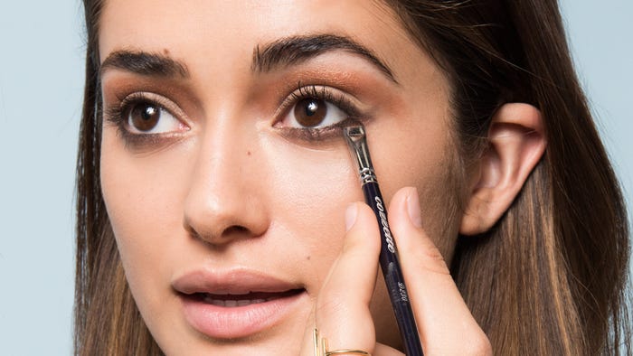 Makeup Tips For Downward Slanted Eyes | Saubhaya Makeup