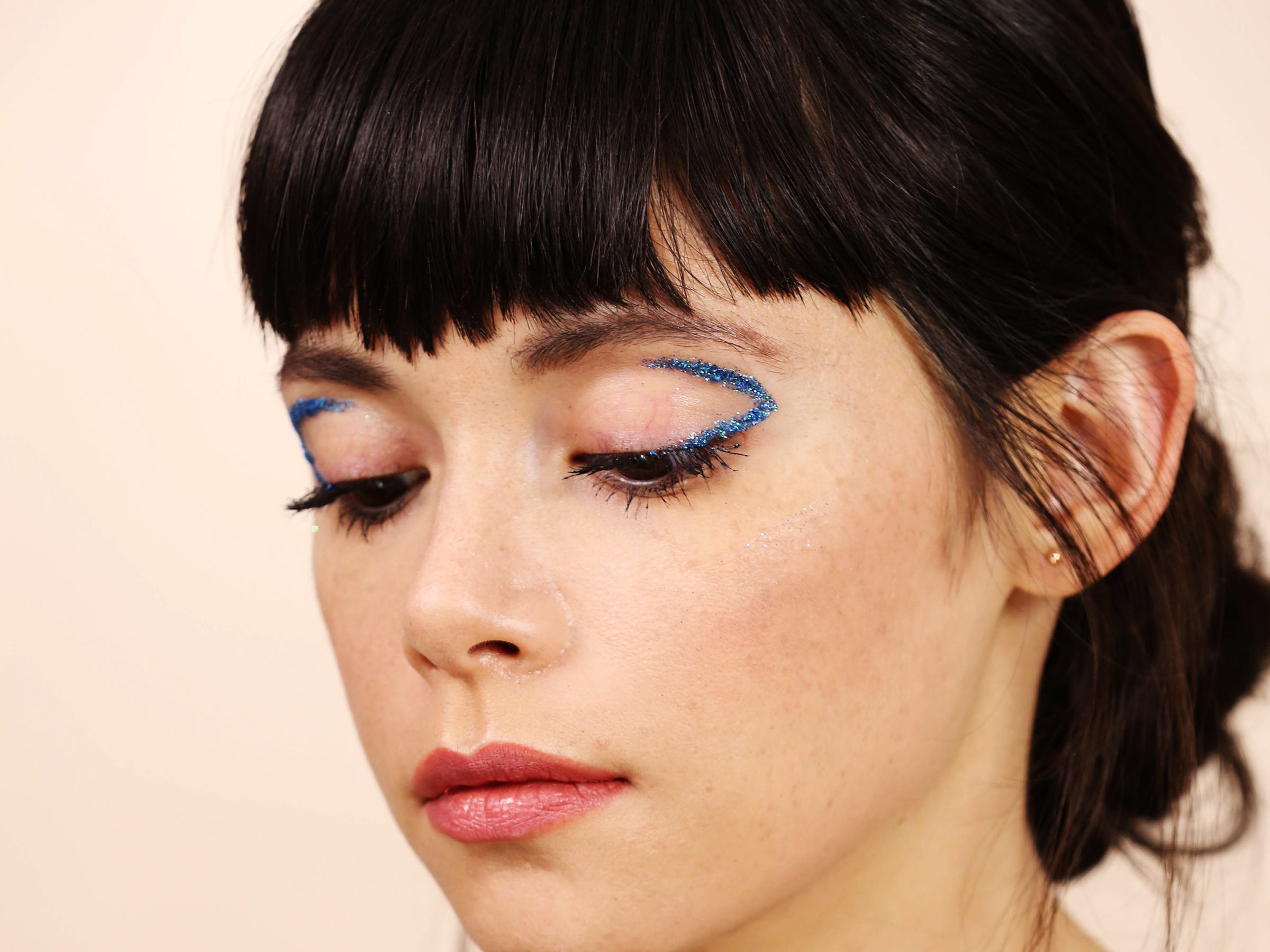 Blue Glitter Lips Tutorial | Lipstutorial.org