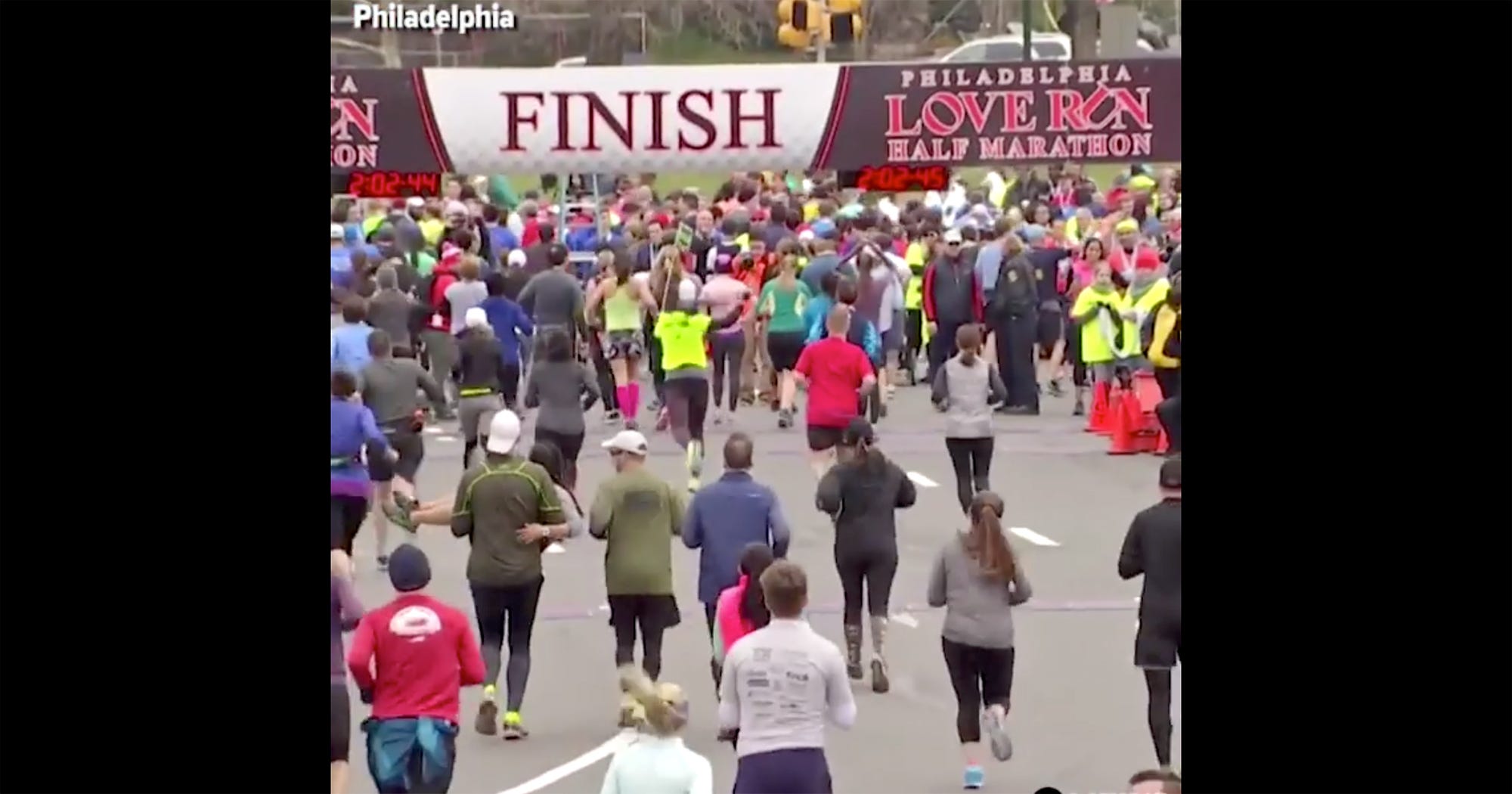 Marathon Runners Help Injured Woman Across Finish Line
