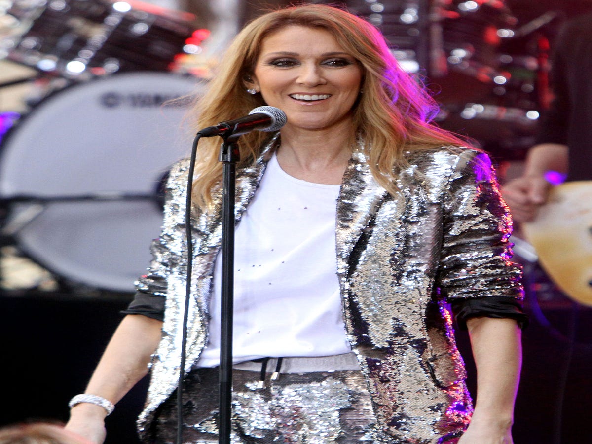 Céline Dion Is Singing The Titanic Theme Song At The Billboard...