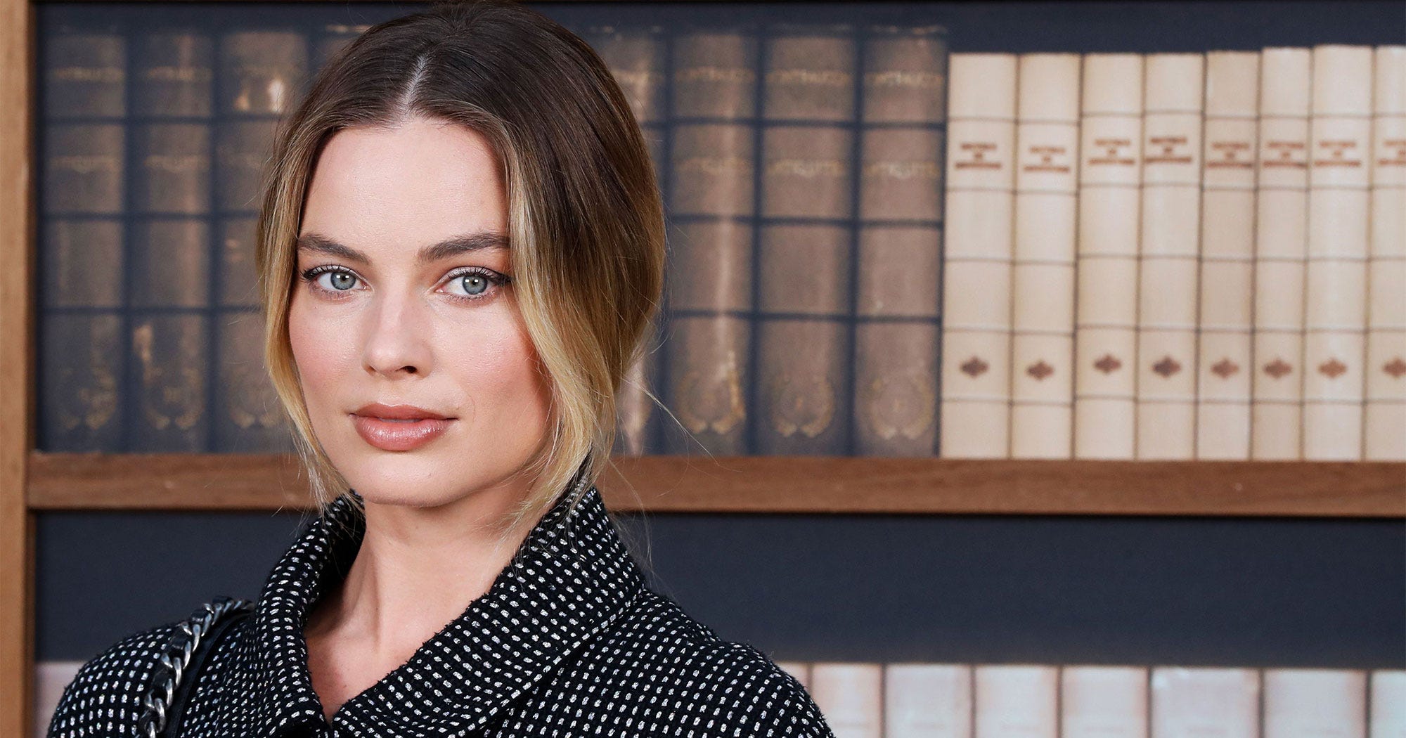 Why Margot Robbie's Summer Hair And Makeup Look So Good