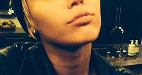 Miley Cyrus Dark Eyebrows - Bleached Brows