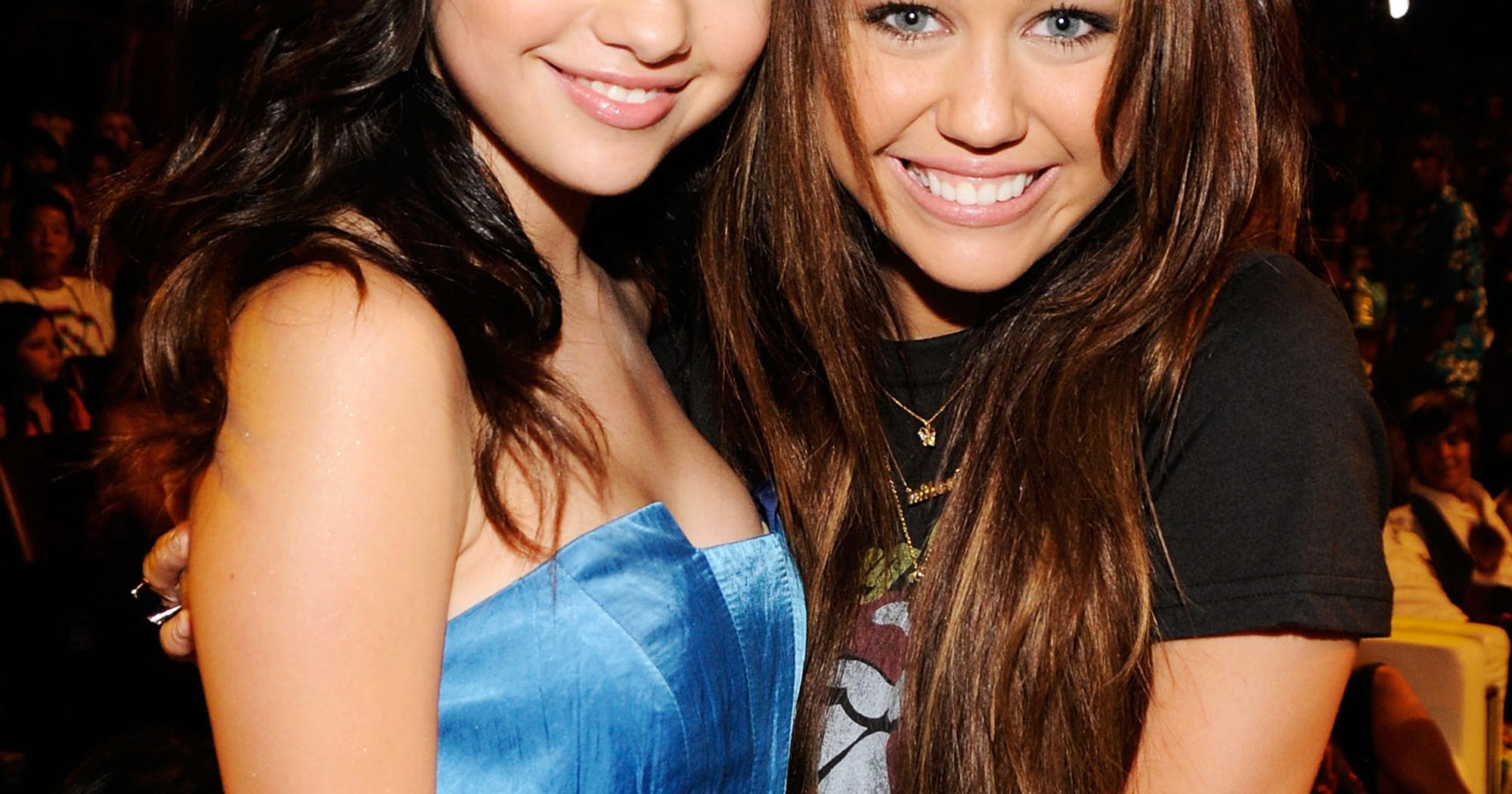 Miley Cyrus Embrasse Selena Gomez Selena Gomez Interview Selena