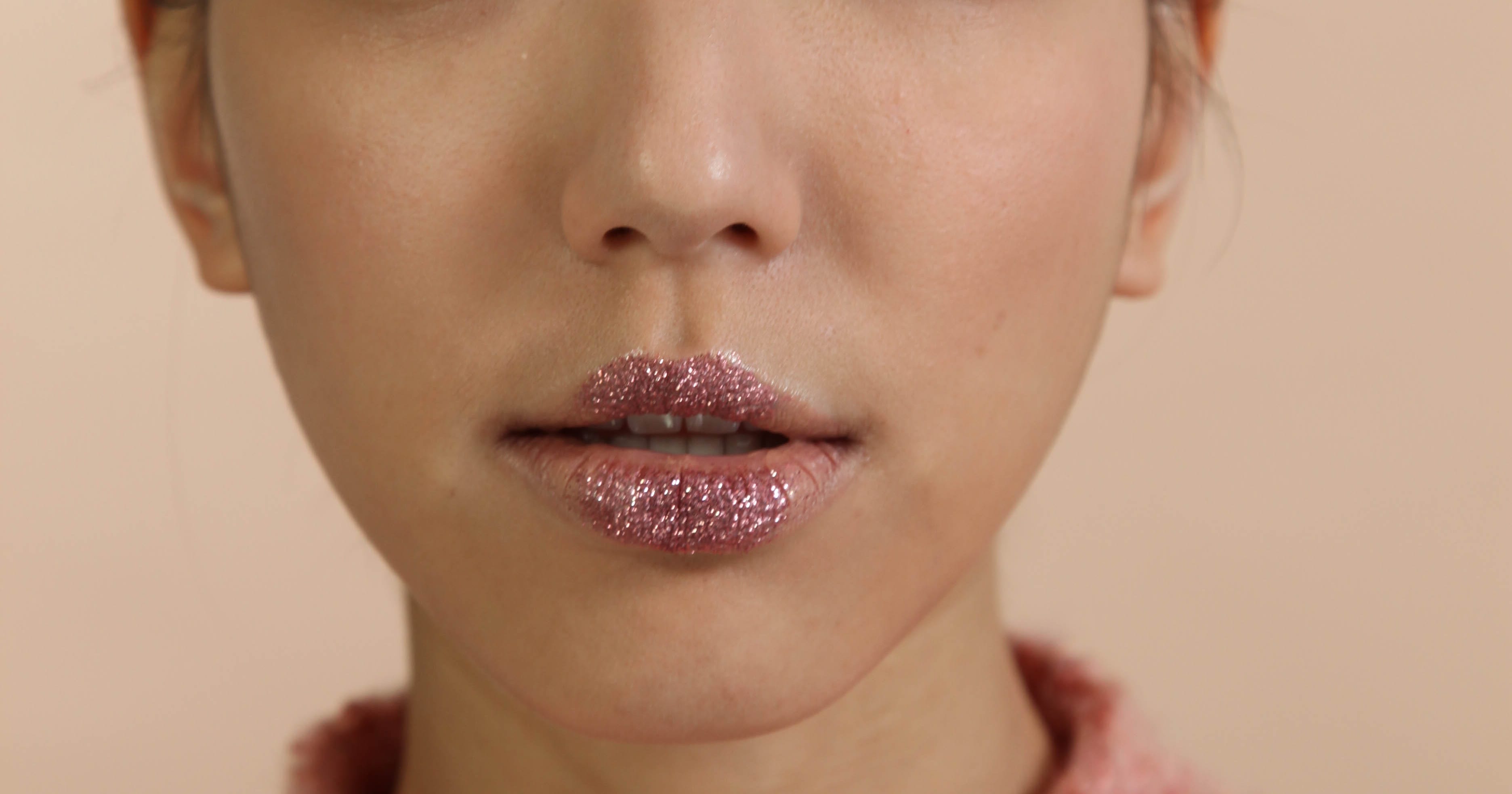 How To Do Glitter Lips Step By Step Tutorial How To Do Glitter Lips Step By Step Tutorial