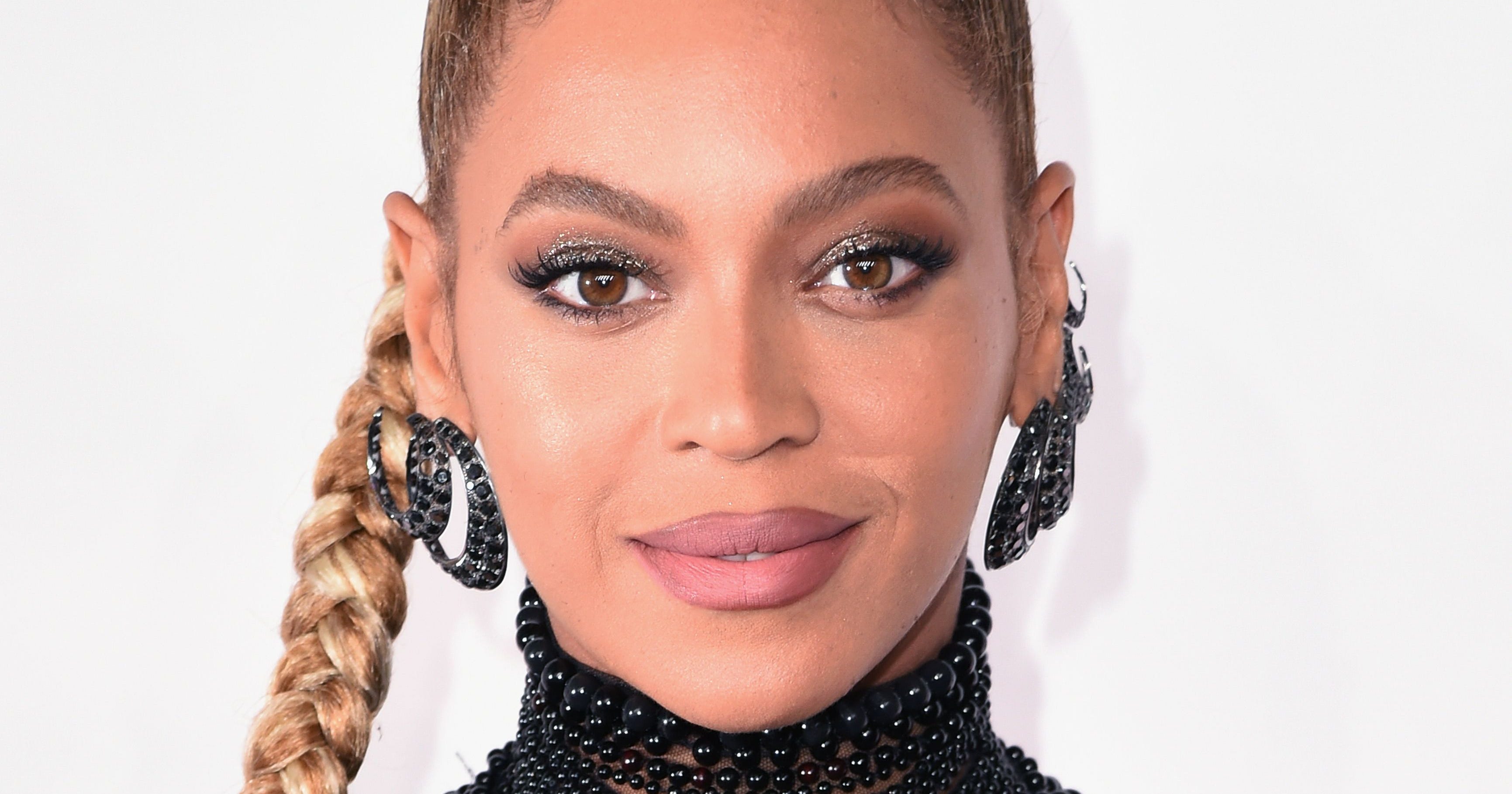 Beyonce Ear Bleeding, Fall On Stage