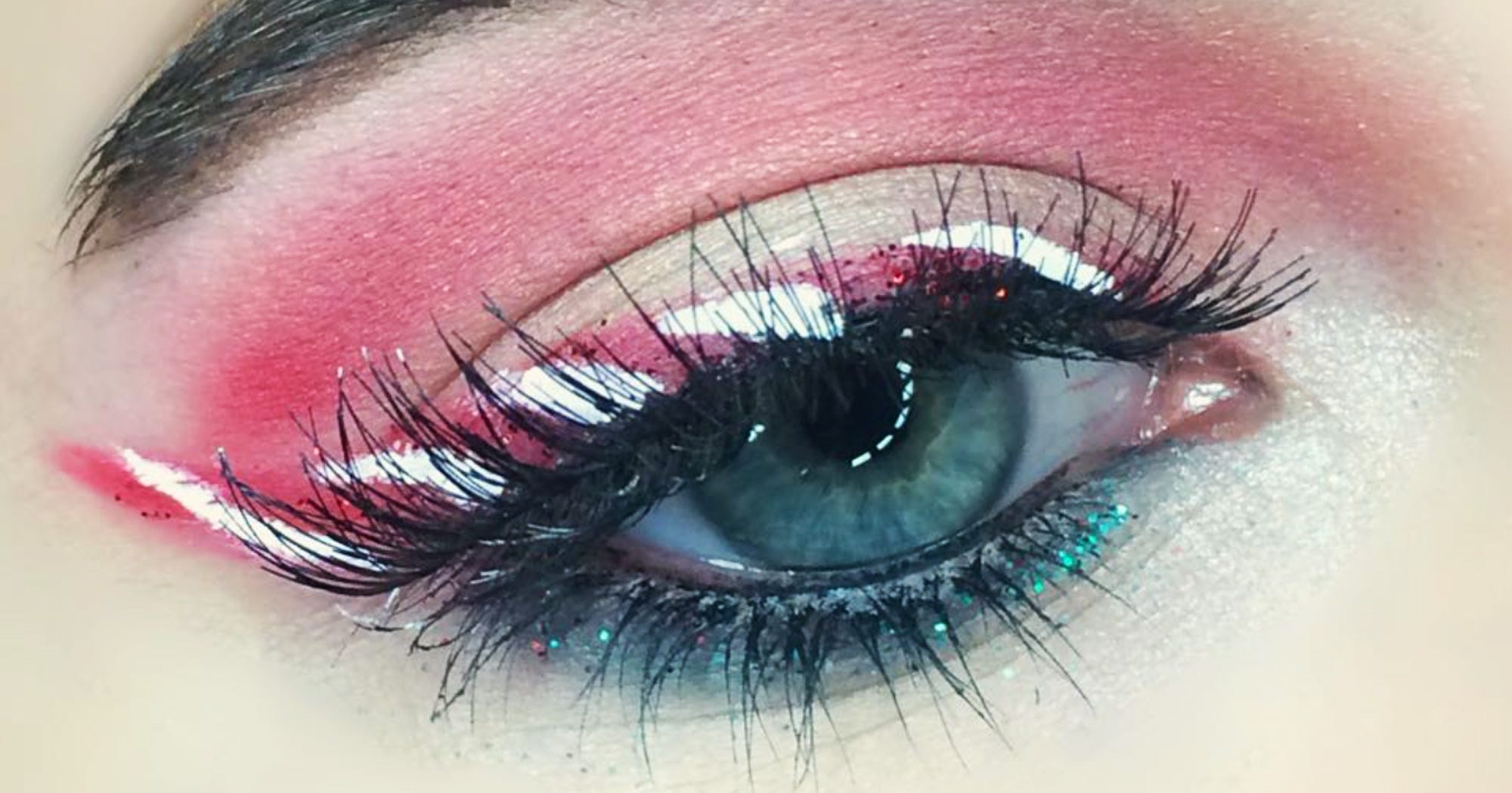 Candy Cane Eyeliner Holiday Makeup Instagram Trend 2017