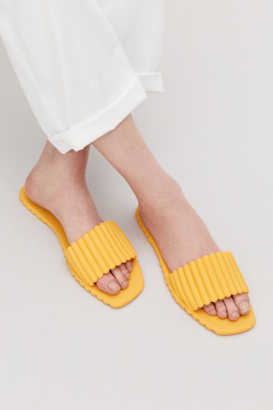 COS + Scalloped Rubber Slides